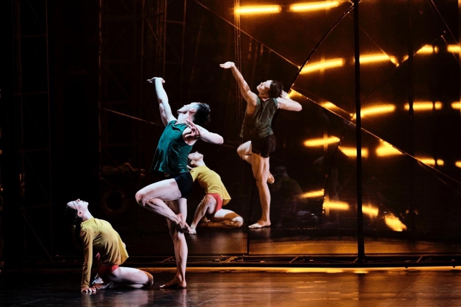 THE CONTEMPORARY DANCE PERFORMANCE WITH JAMES PETT, Presented by B ...